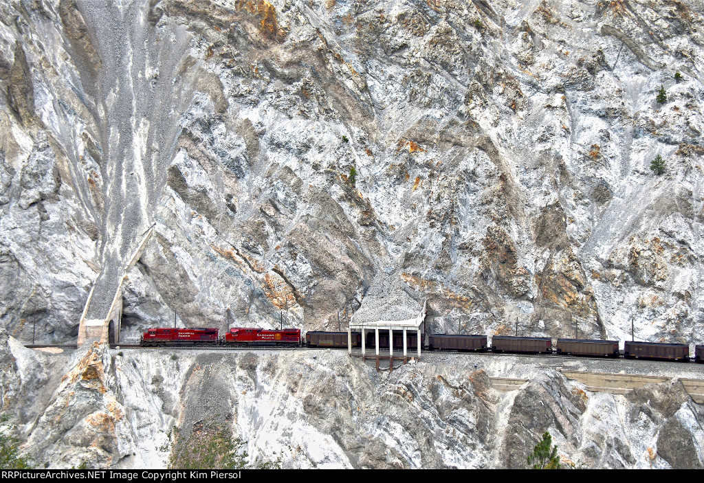 CP 8909 8106 Coal Loads